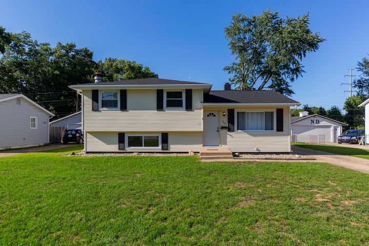 Cozy South Bend Retreat Near Notre Dame - South Bend, IN