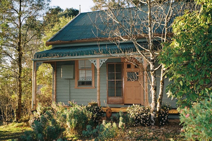 Original Weatherboard Cottage - Blackheath, NSW, Australia