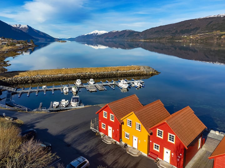 Hytte/rorbu Helt Nede Ved Sjøen I Eidsvåg - Norway