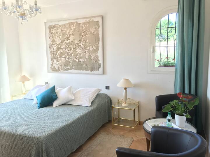 Chambre De Charme, Calme, Vue Et Terrrase Privée - Roquefort-les-Pins