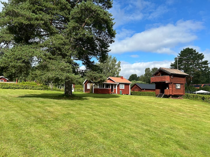 Mysig Stuga I Västanvik Leksand - Insjön