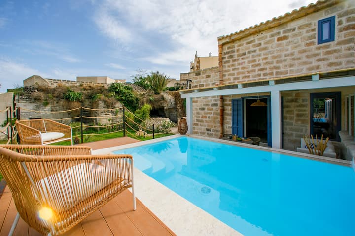 Ecce Homo - La Dimora Del Sale - Villa And Pool - Favignana