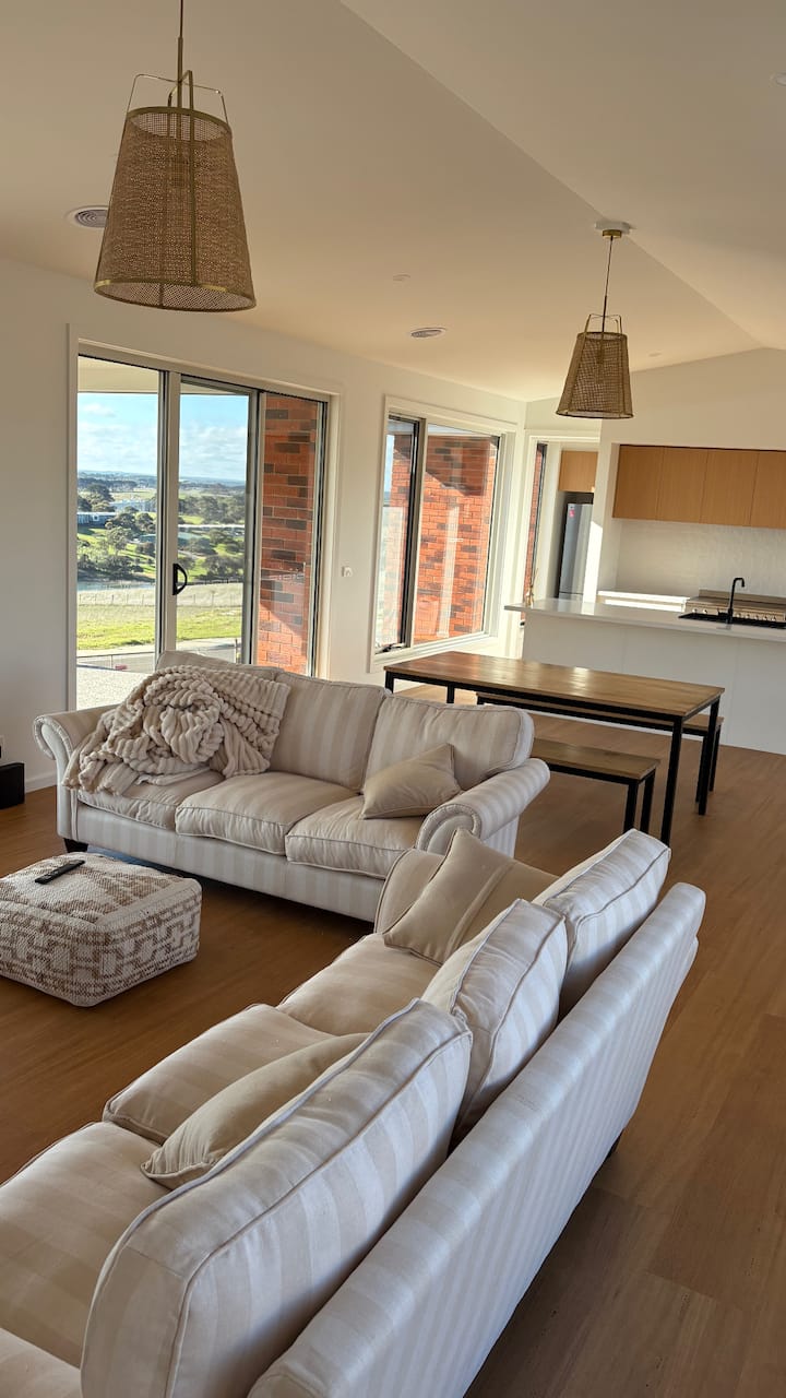 Brand New 4 Bedroom Home. Beach Escape - Allansford