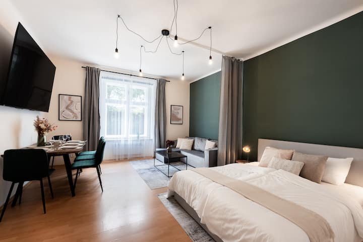 Klidný Byt V Centru Se Saunou - Prague