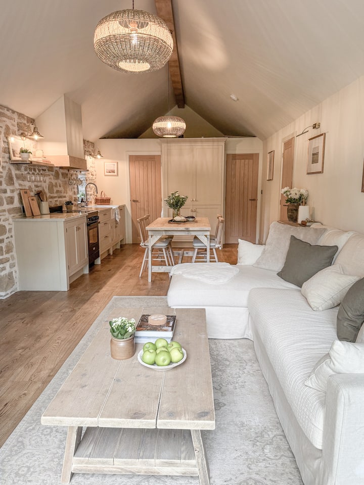 Cosy Cabin Surrounded By Nature - Farnham