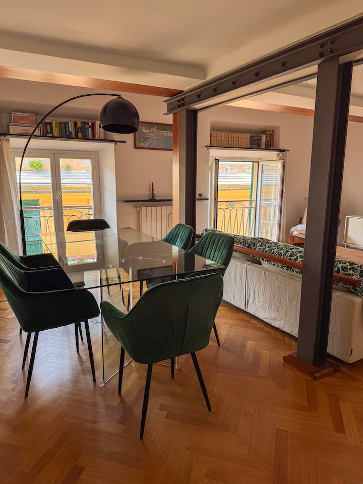 Sui Tetti Nel Centro Di Genova - Génova