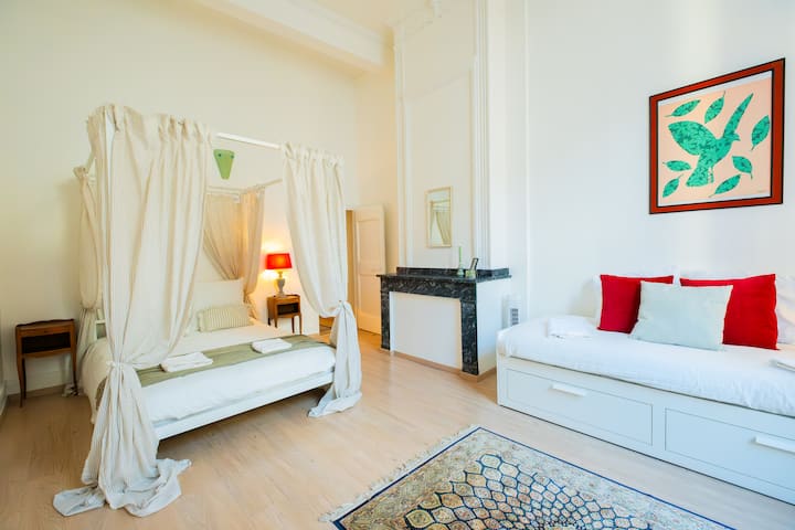 Cosy Traditional Old Stone Townhouse In Bastide - Carcassonne