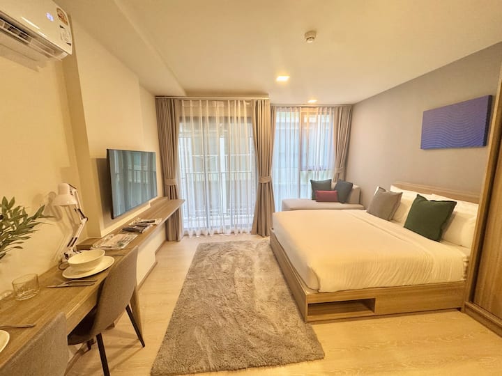 The Base Rise Central Phuket 一卧带泳池的豪华公寓 - Phuket