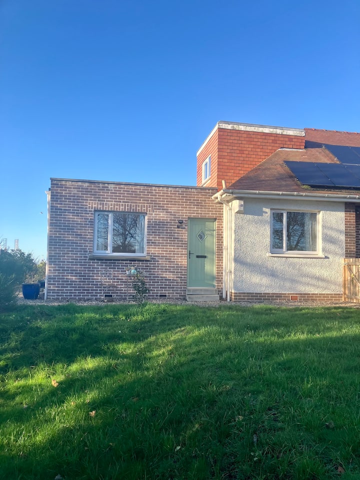 Pet-friendly Coastal Escape - Dundee