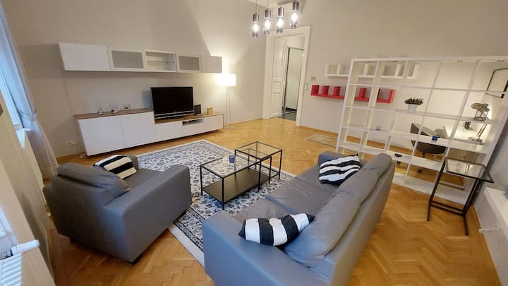 Mystique Apartment In The Heart Of The City - Budapest