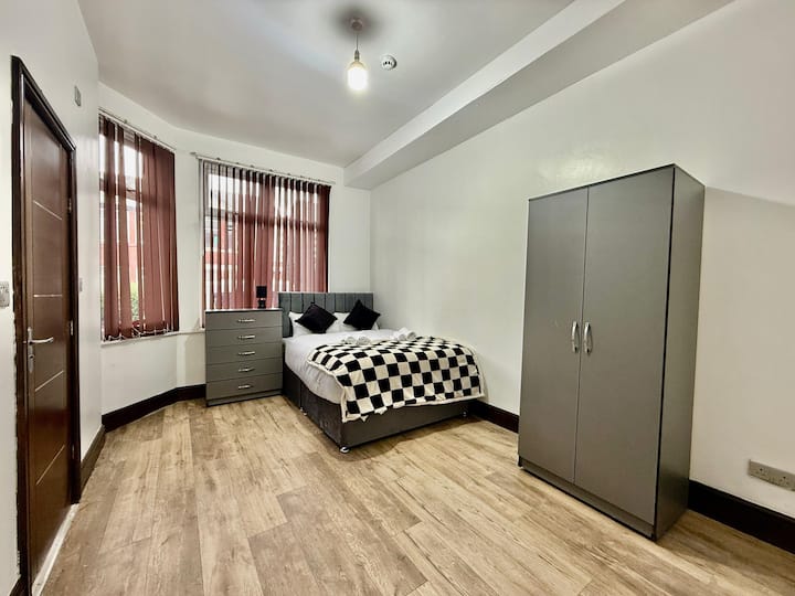 Clean And Comfy 9br House In Mcr - Mánchester