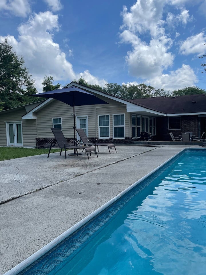 Luxury 3br Home With Private Backyard & Pool - Hinesville, GA