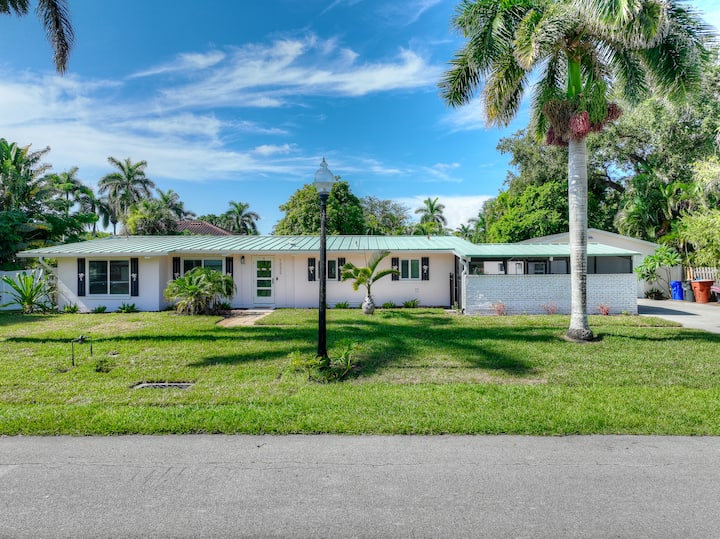 Bright And Sunny Getaway - Fort Myers