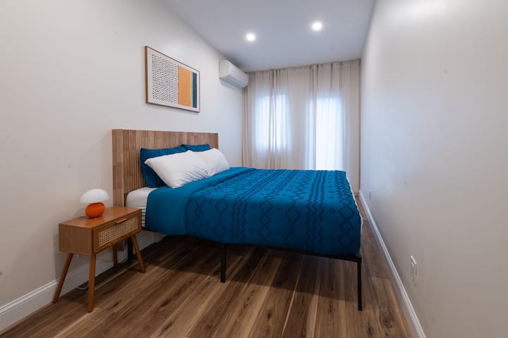 Room For Everyone: 5br / 3ba / Patio & Ping Pong - New York City