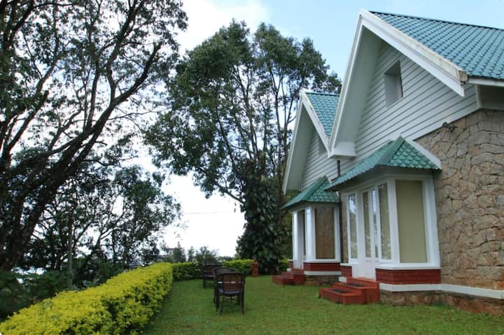 Colonial Bungalow | Mountain View - Munnar