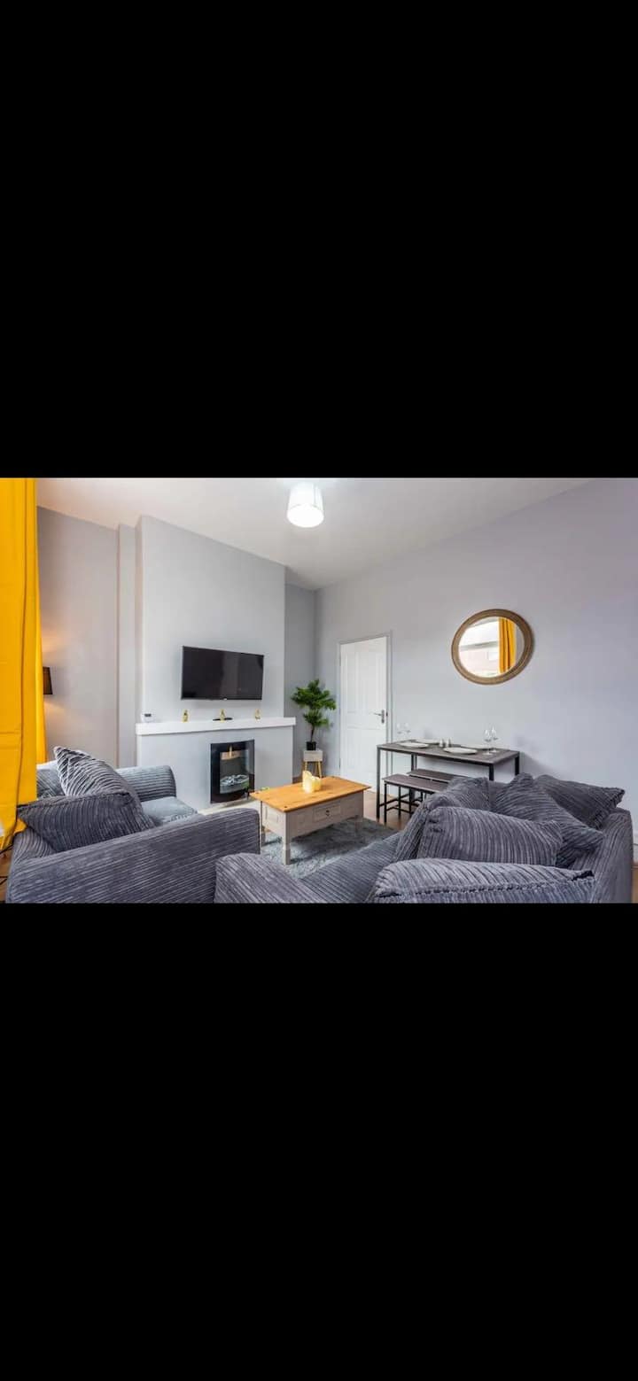 4 Bedroom Townhouse-free Parking - Carlisle