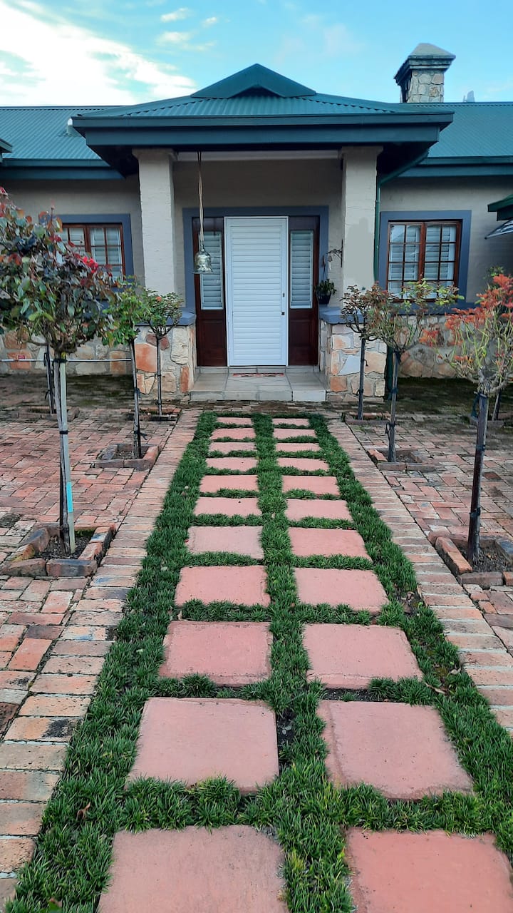 Sunshine Lane, 4-sleeper Guest House. - Dullstroom