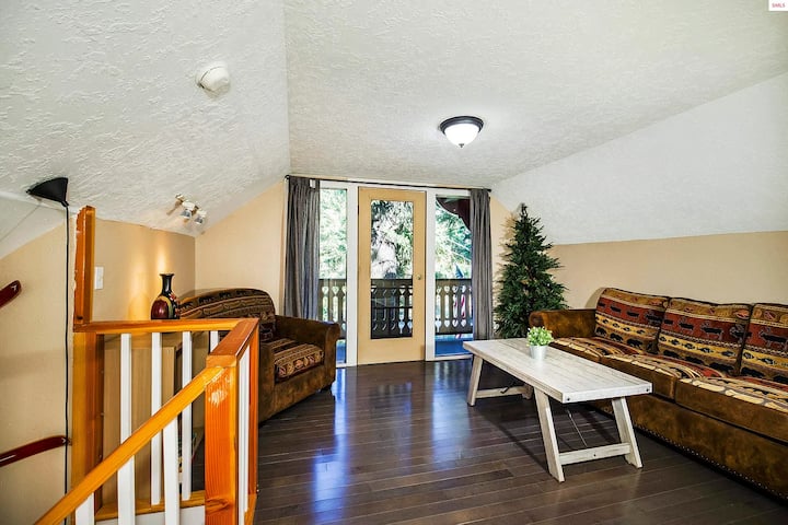 Chalet At The Base Of Schweitzer Mountain - Sandpoint, ID