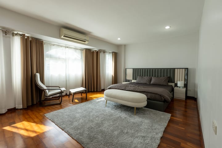 Huge Townhome In Bangkok Cbd I 4br 6bath - Bangkok
