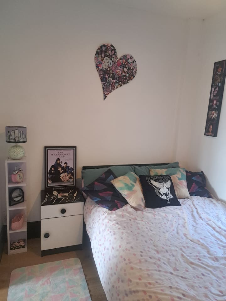Stay Retro 》
Gf Appartment
Up To 4 Guests - Brighton and Hove
