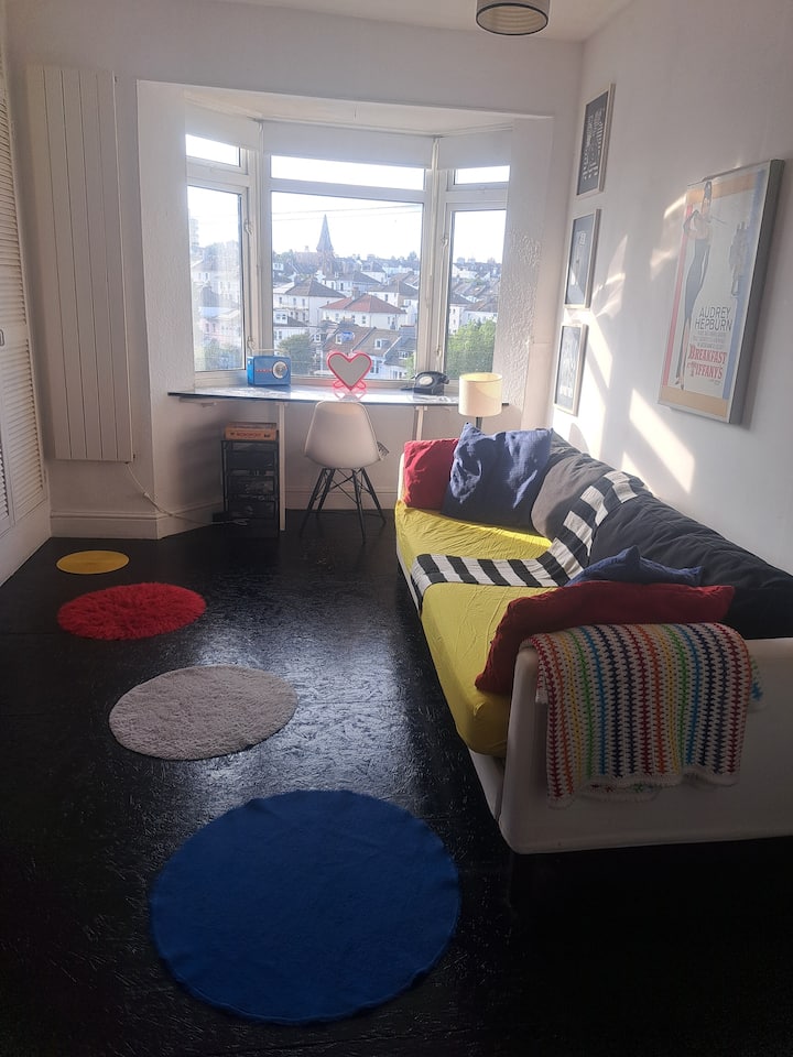 Stay Retro》
Studio Apartment
Upto: 4 Guests W.b - Brighton