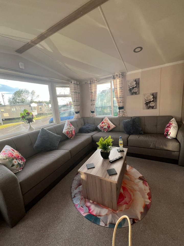 Elephant & Rose 
Skegness Southview Pk
21 Springs - Skegness