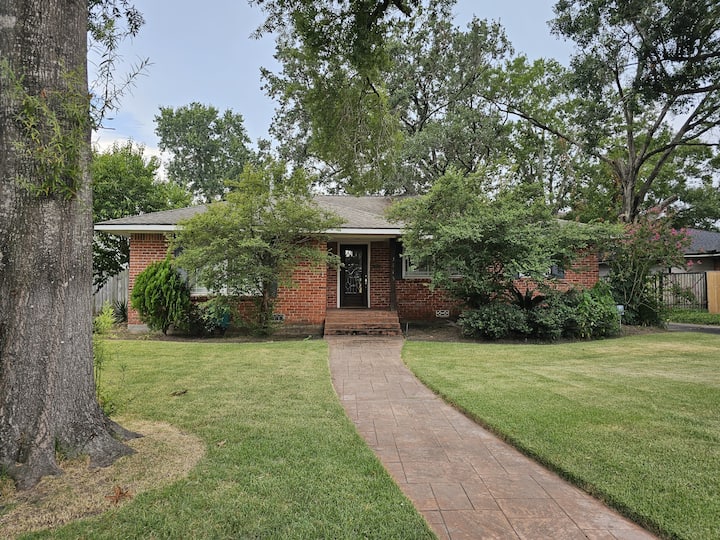 Spacious House By The Med Center - ベルエアー, TX