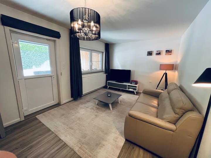Ruime Suite Met Privé Ingang En Badkamer. - Genk