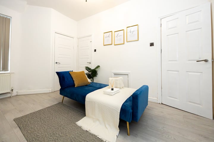 Elegant 4br Retreat | Free Parking | Peak District - Manchester