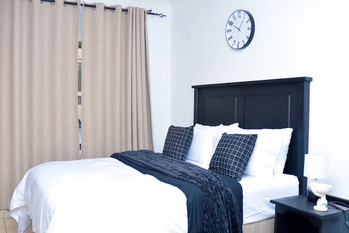 House For Six Adults - Emalahleni