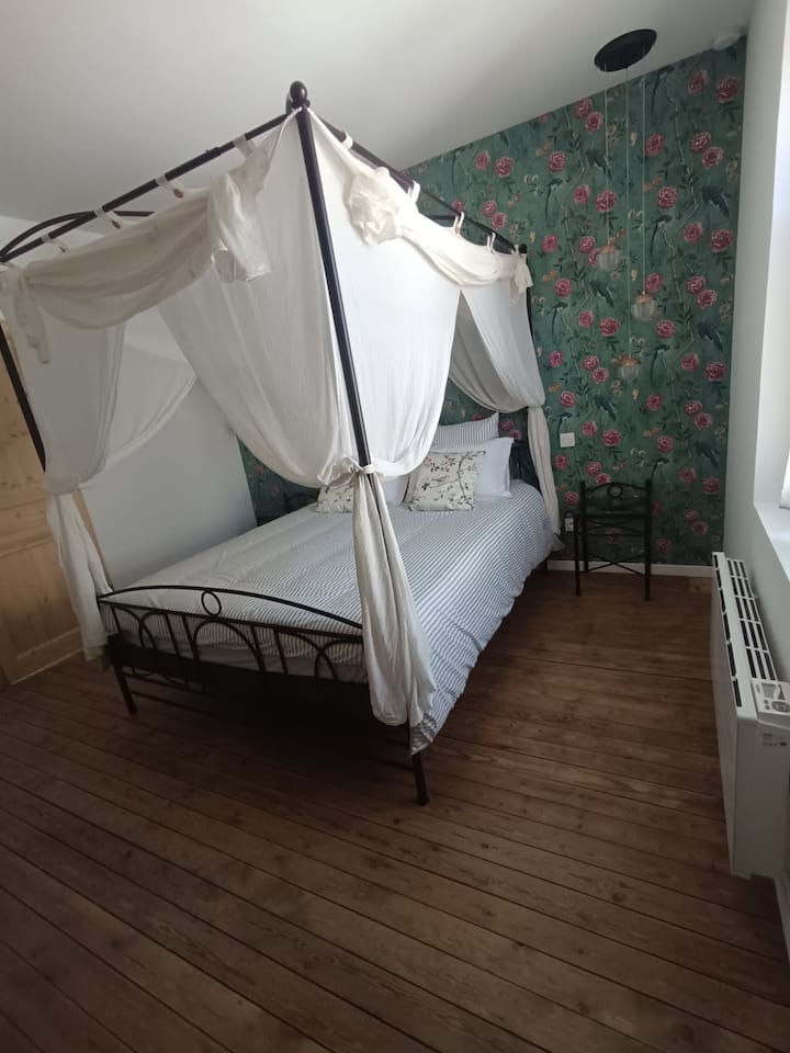 Le Rouge Baiser
Gîte De Charme Et Love Room - Ault
