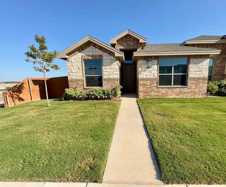 Tall City Townhouse - Midland, TX