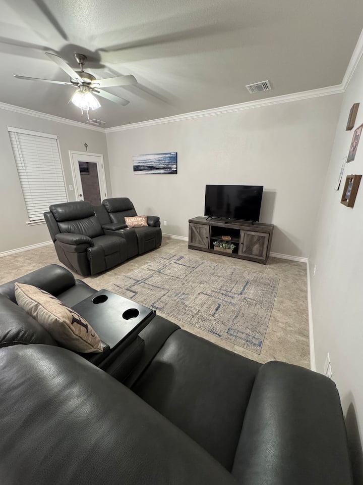Tall City Townhouse - Midland, TX