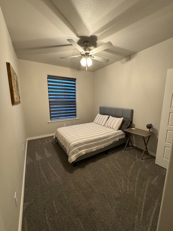Room #2 With Separate Private Bathroom - Midland, TX