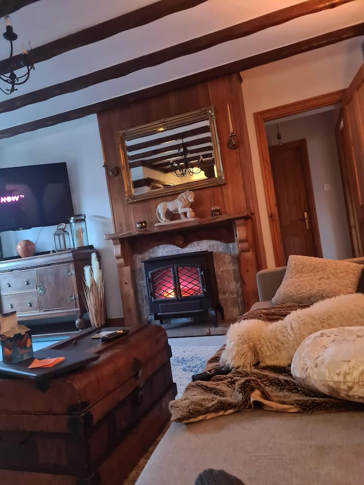 Cosy Home With Large Kitchen/diner - Coventry