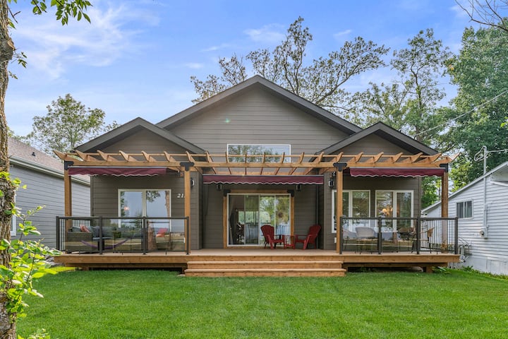 New Luxury Waterfront Cabin On Lake Winnipeg - Manitoba