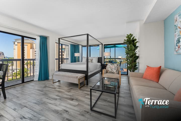 Fireworks View Studio W/terrace & Kitchenette - Orlando, FL