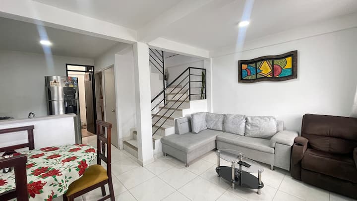 Casa En Dos Quebradas, Cómoda Y Central. - Marsella