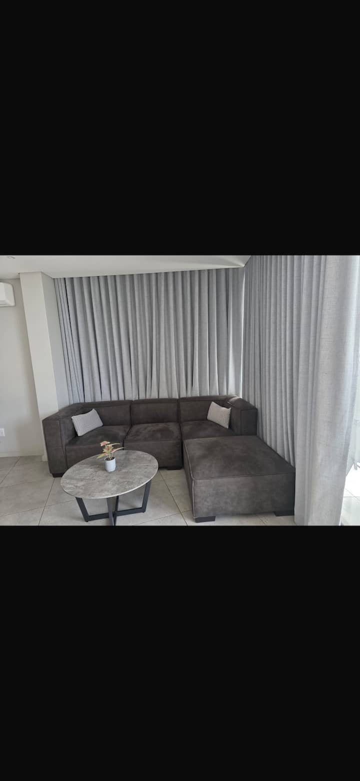 3 Bedroom Apartment Florida Rd & Spacious Balcony - Durban