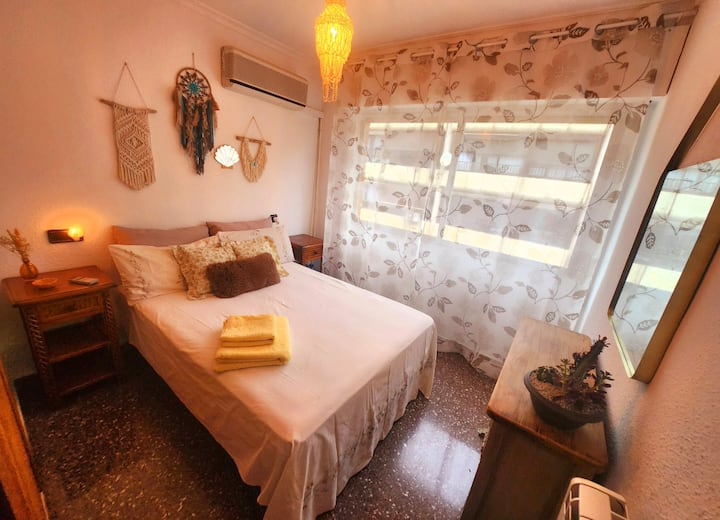 Habitación Para Mujeres Y Parejas, Centro Alicante - Alicante
