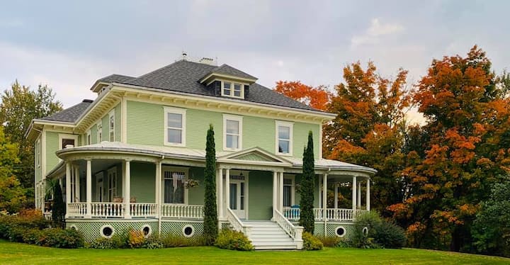 Elegant Historic Victorian Villa - Quebec