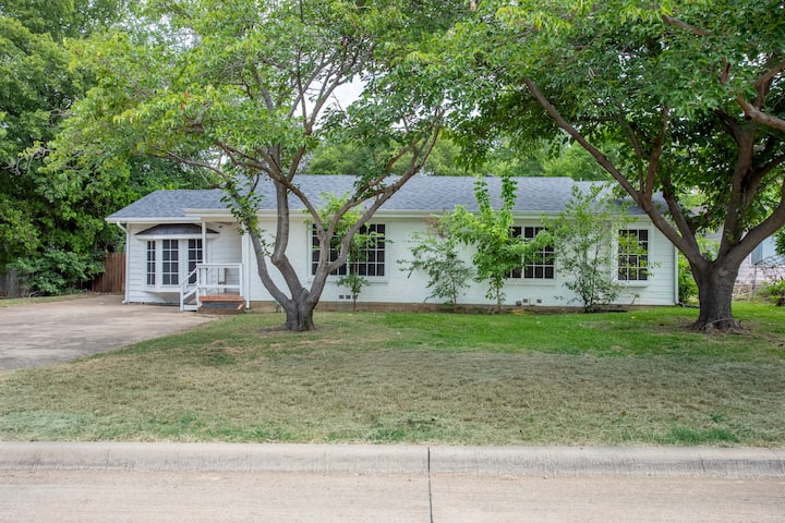 Cozy House! - Arlington, TX
