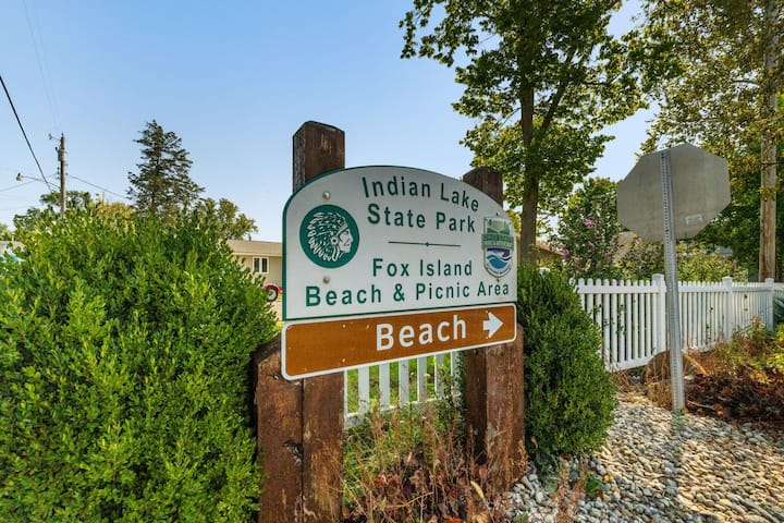 Fox Island Lakefront Retreat - Indian Lake, OH