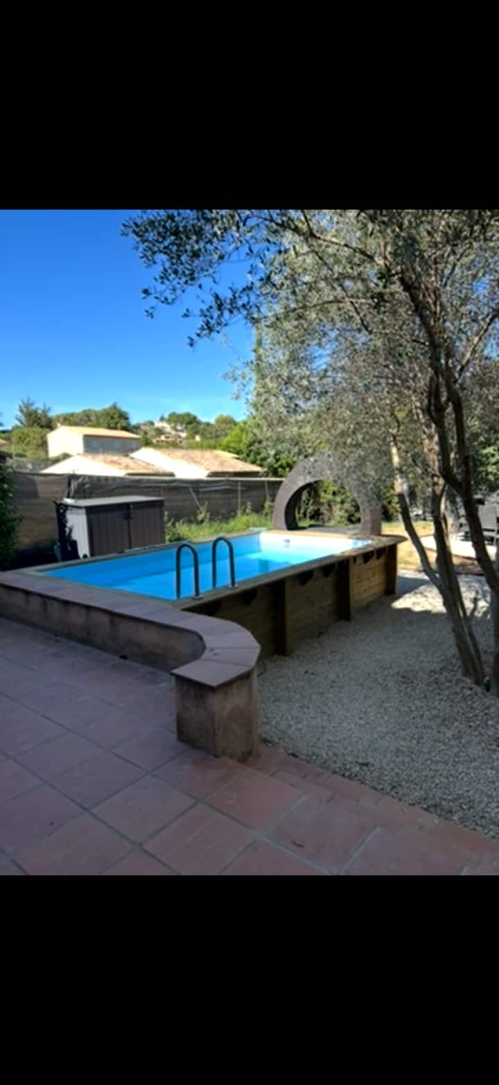 Maison Hélène 
3 Chambres + Piscine - Pertuis