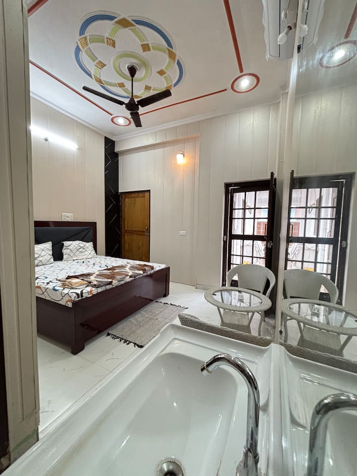 Private Room -Tulsi Homestay - Kathgodam