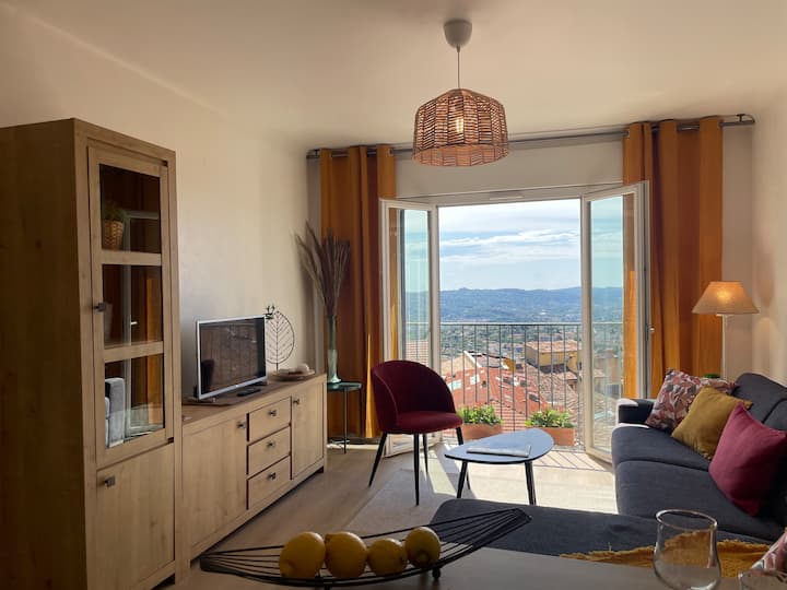 Grand Studio Avec Vue Mer Exceptionnelle + Parking - Grasse
