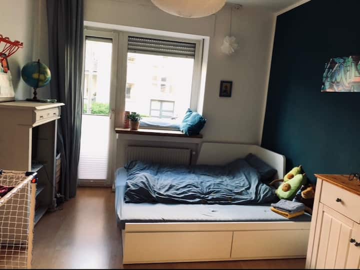 Ganzewohnung+balkon+garten/ 2 Stationen Zum Hbf - Cologne