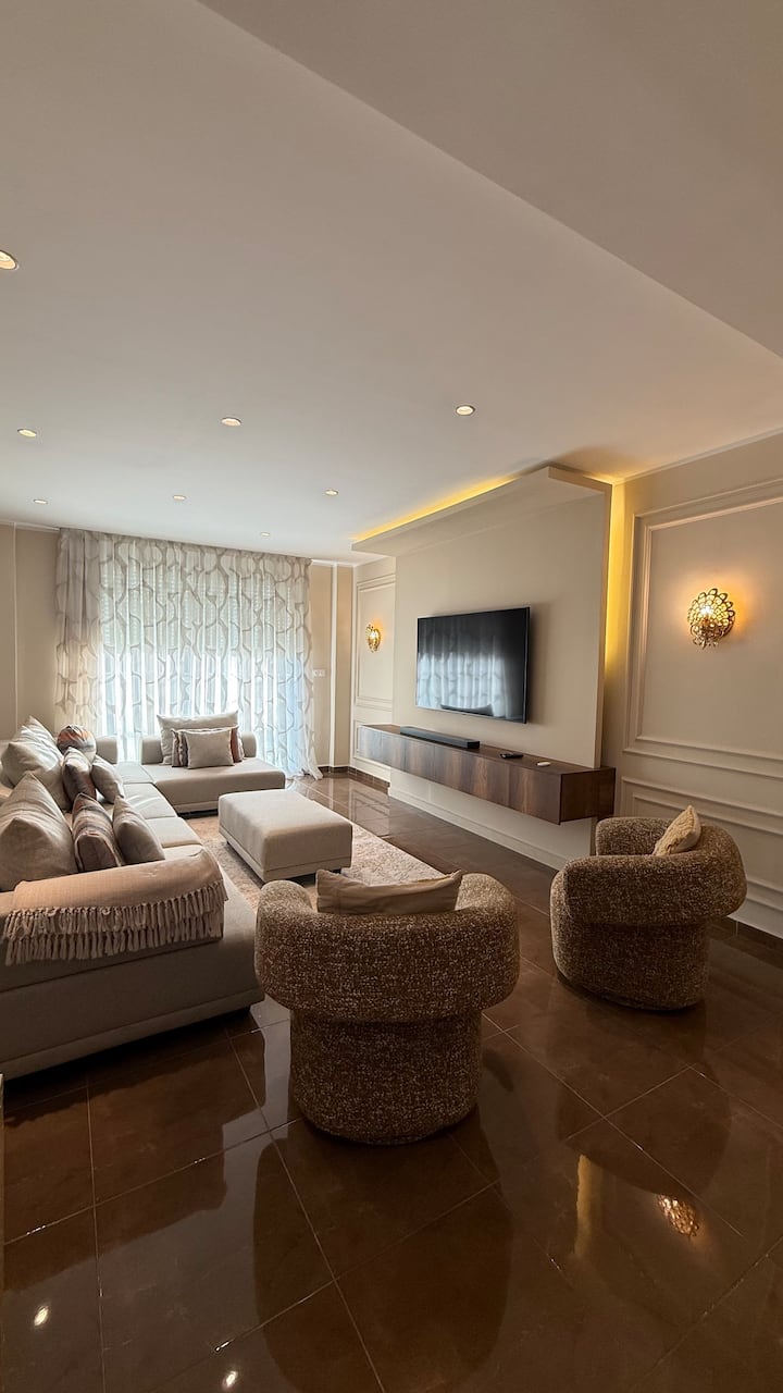 Un T4 Spacieux Aux Palmiers D’oran - Oran