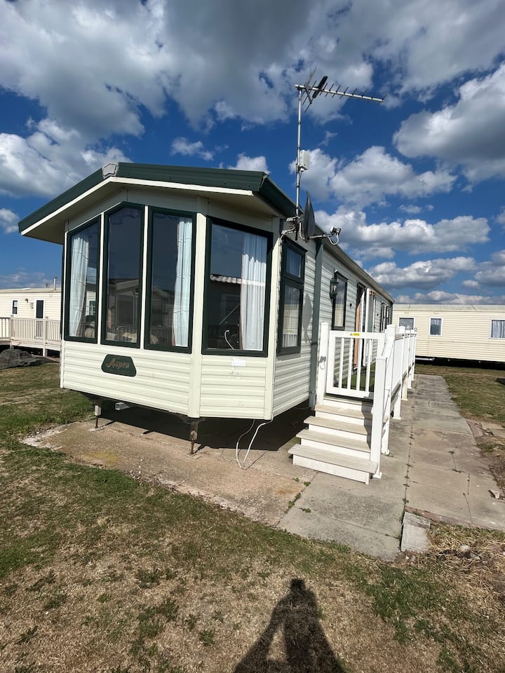 Cosy Family Caravan/towyn @Whitehouse Leisure Park - Abergele