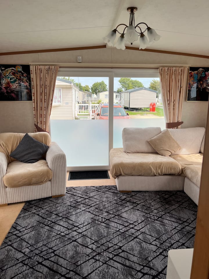 2 Bed Mini Lodge Near Beach -